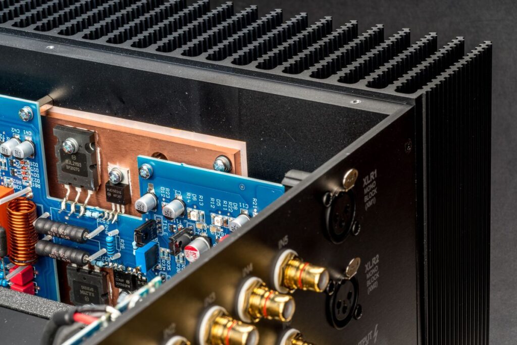Canor AI 1.20 Integrated Solid-state Amplifier - Magenta Audio