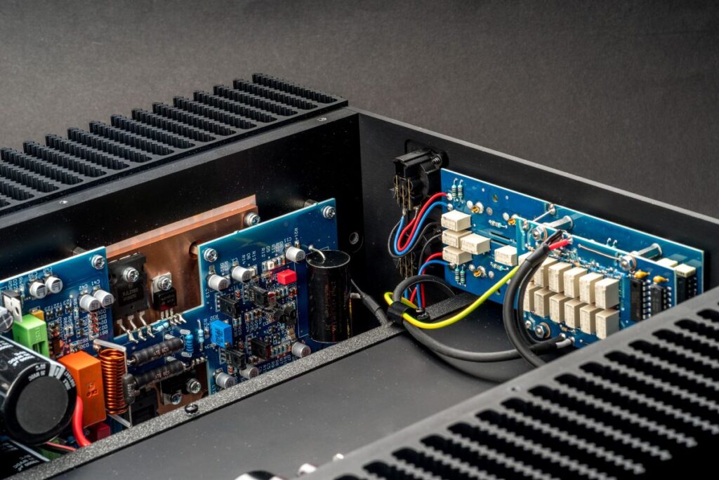 Canor AI 1.20 Integrated Solid-state Amplifier - Magenta Audio